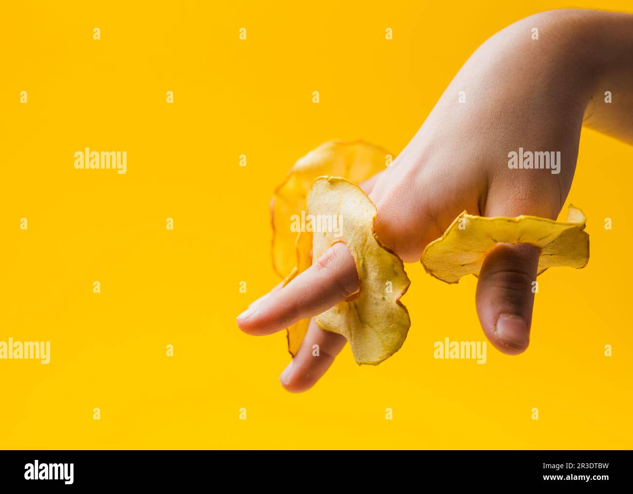 Woman hand take a round dried slice of apple Stock Photo - Alamy