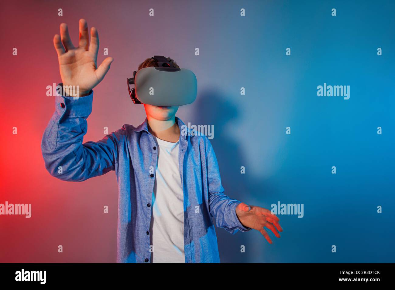 Boy gaming hi-res stock photography and images - Alamy