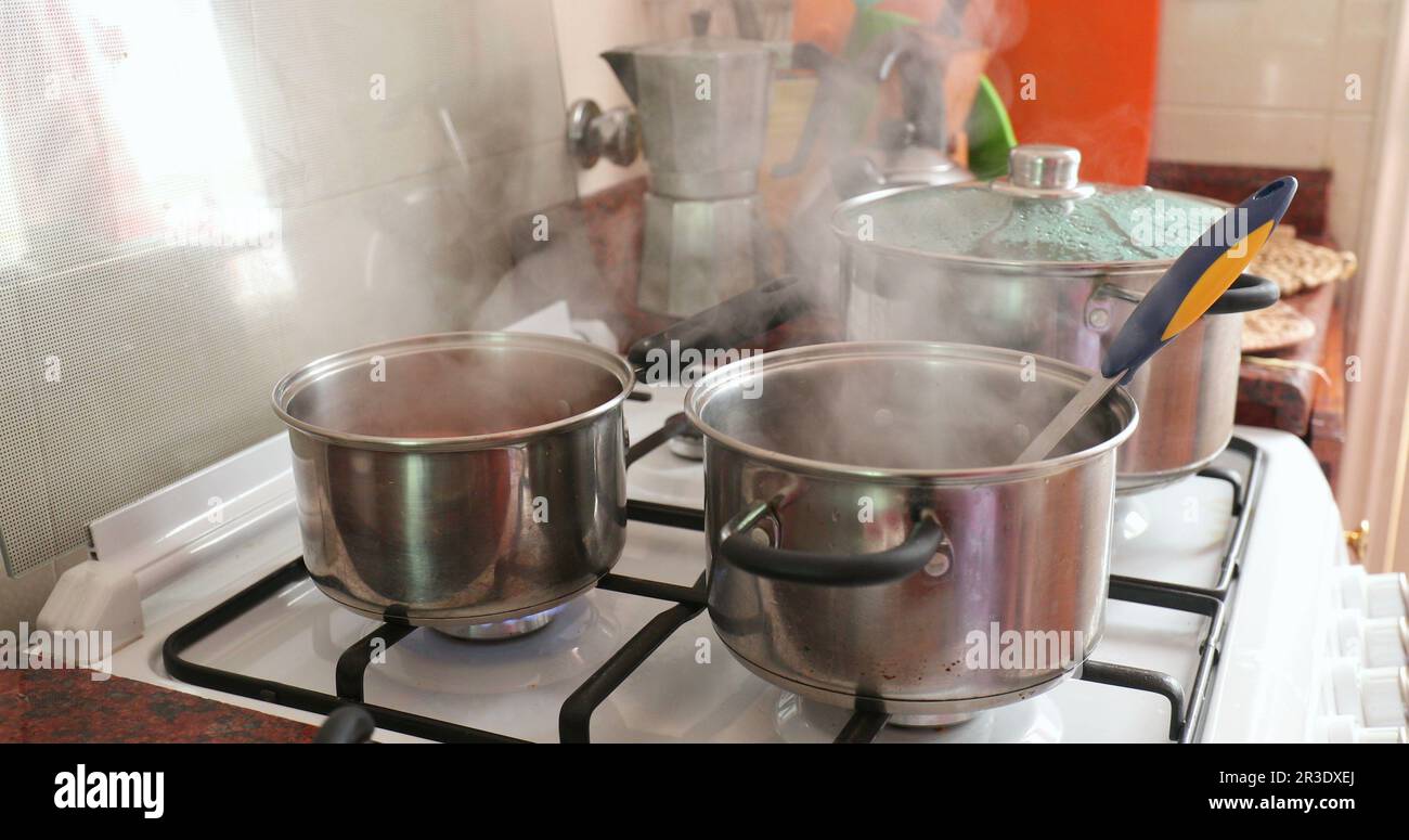 Water coming out from a pan hi-res stock photography and images - Alamy