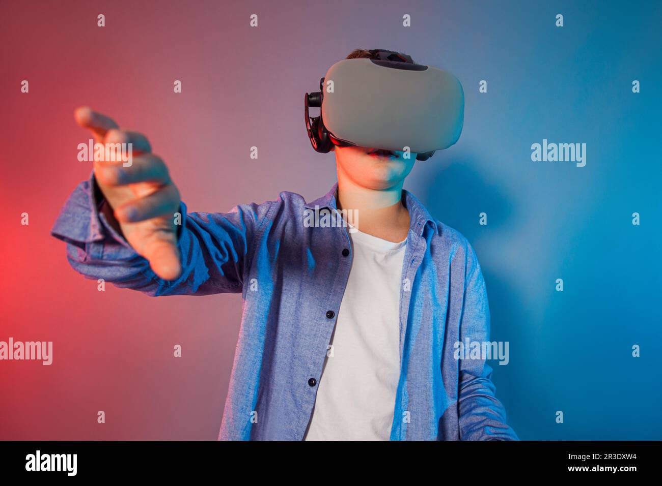 Boy gaming hi-res stock photography and images - Alamy