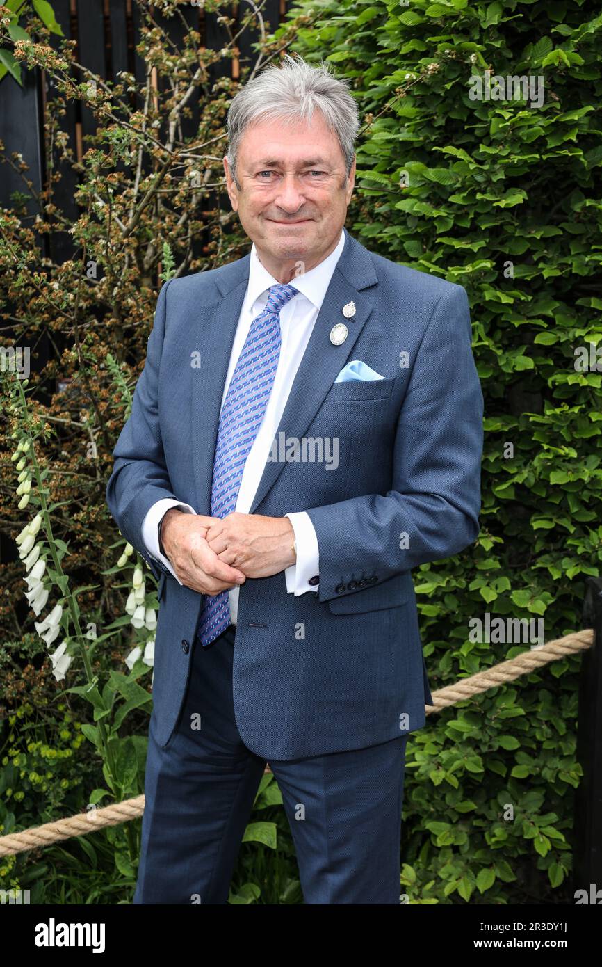 Alan titchmarsh chelsea flower hi-res stock photography and images - Alamy