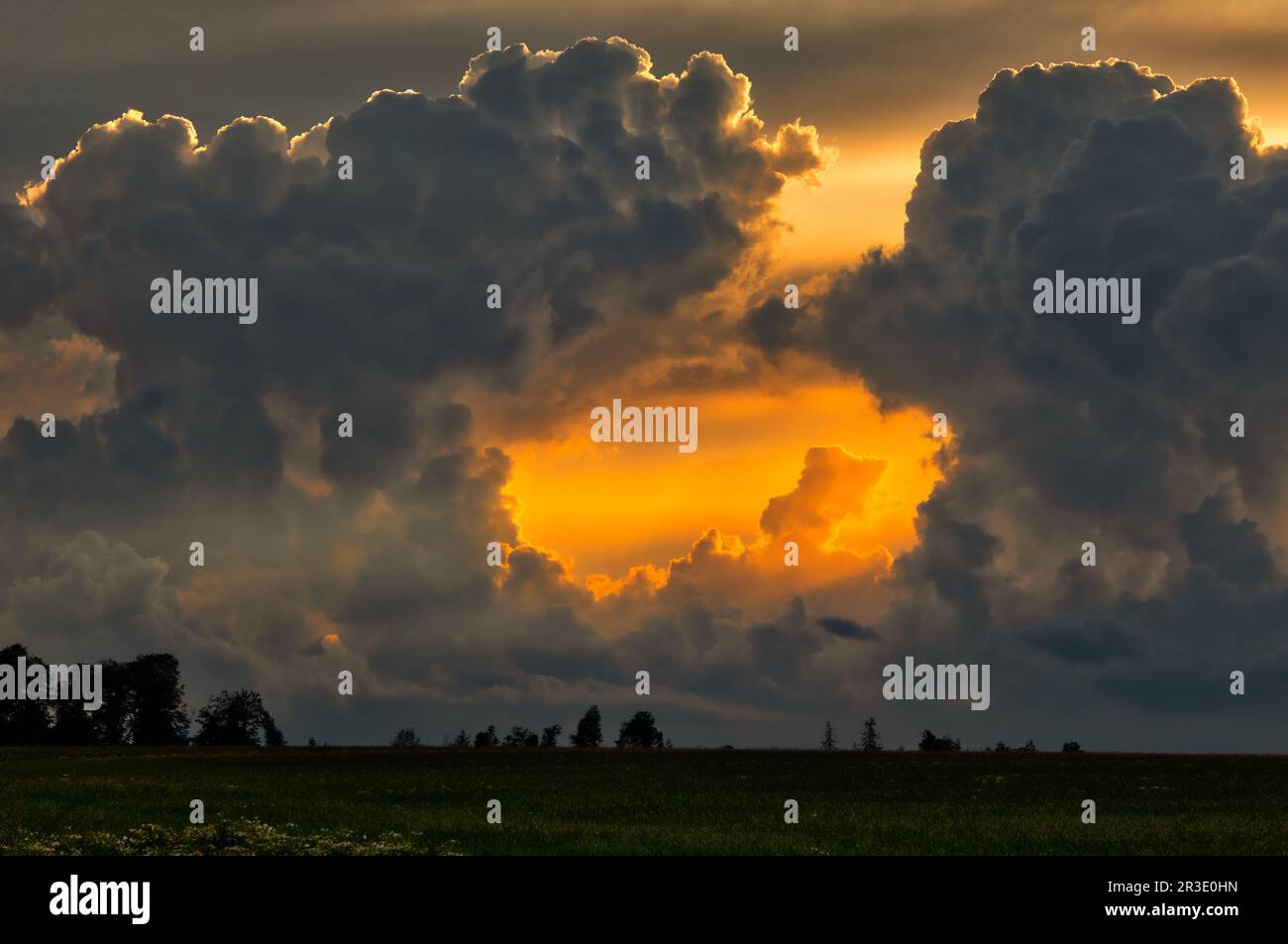 Dramatic texture hi-res stock photography and images - Alamy