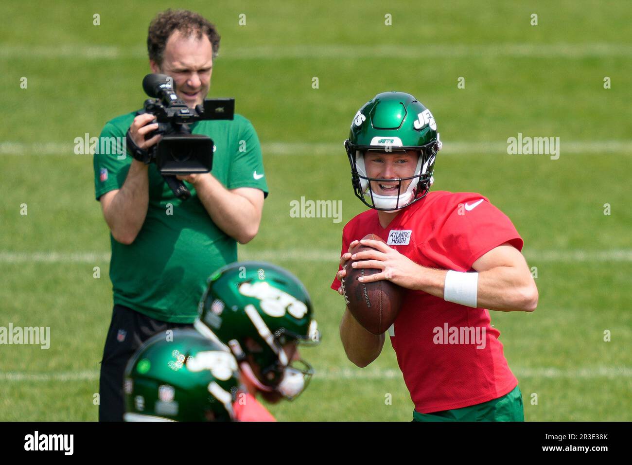 New York Jets quarterback Tim Boyle performs drills at the NFL football ...