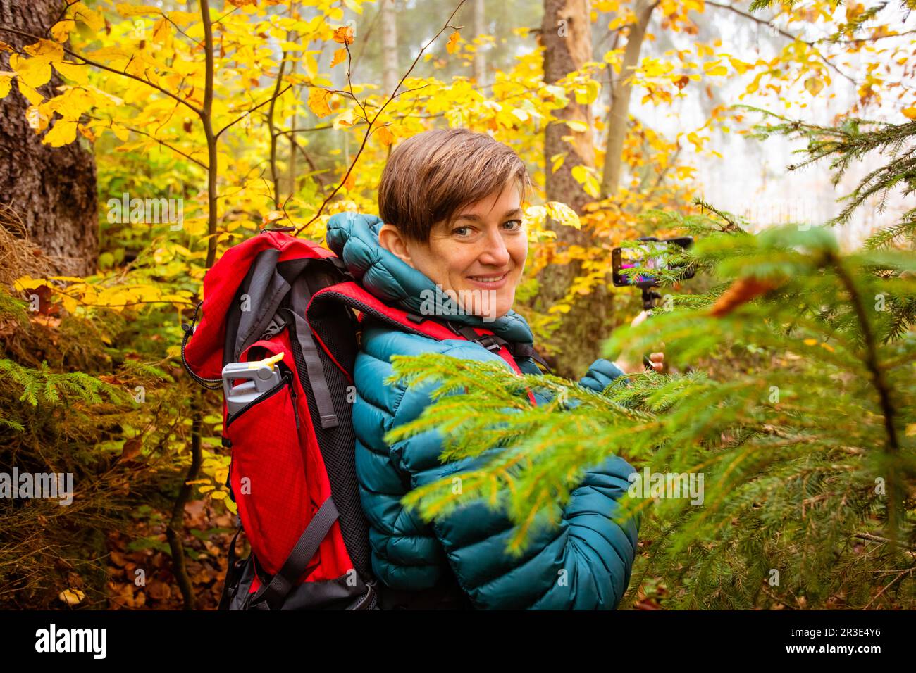 Woman hiker looking over hi-res stock photography and images - Alamy