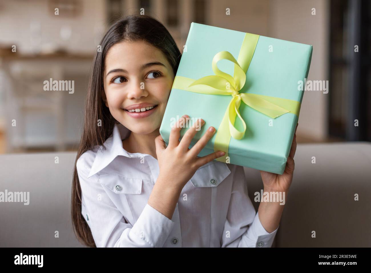Kid guessing inside the box hi-res stock photography and images - Alamy