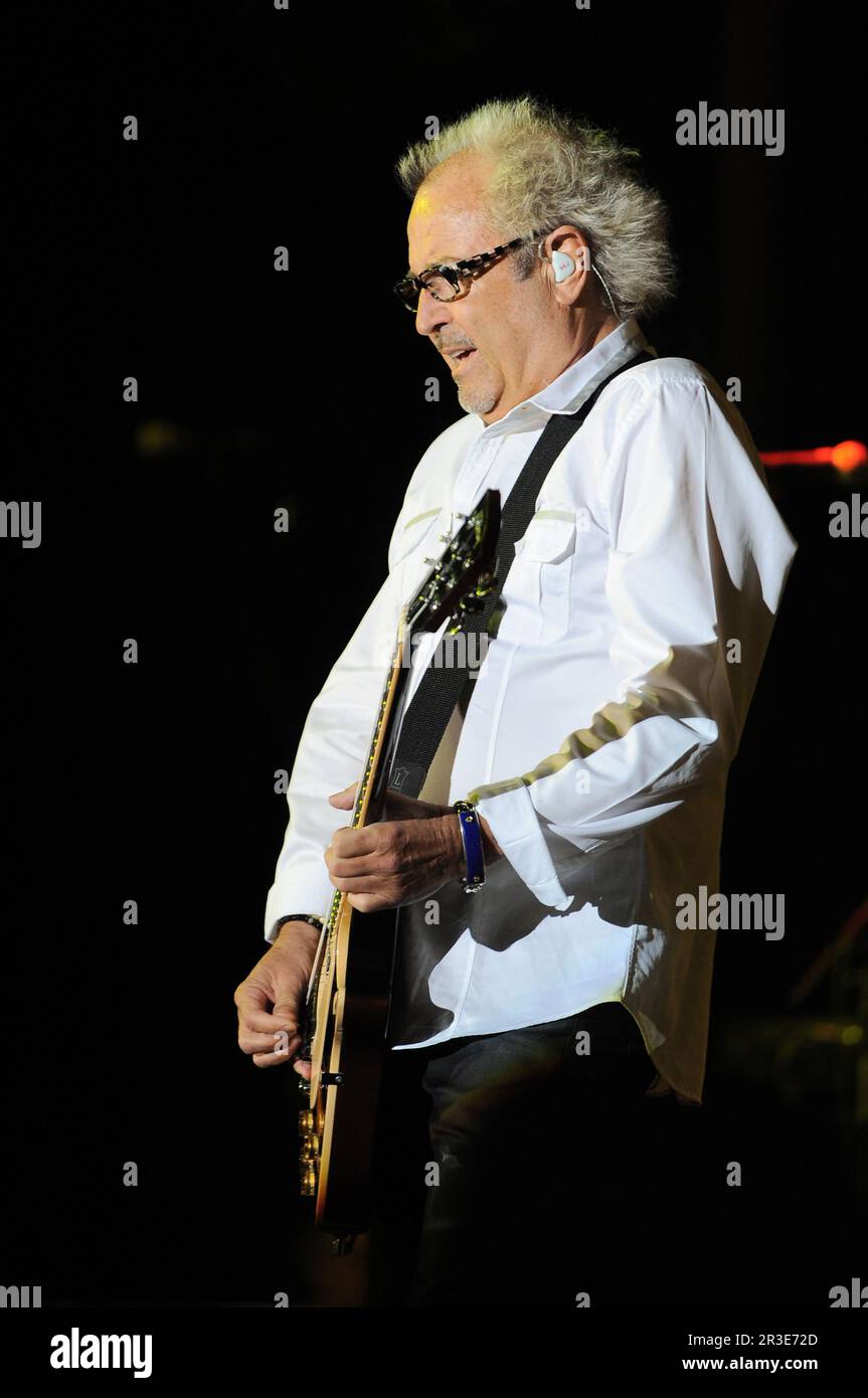 Mick jones foreigner hi-res stock photography and images - Alamy