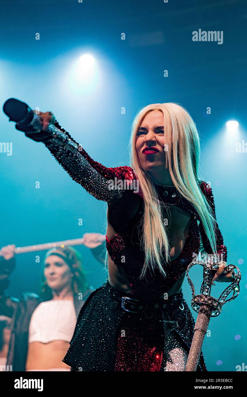 Ava max guitarist hi-res stock photography and images - Alamy