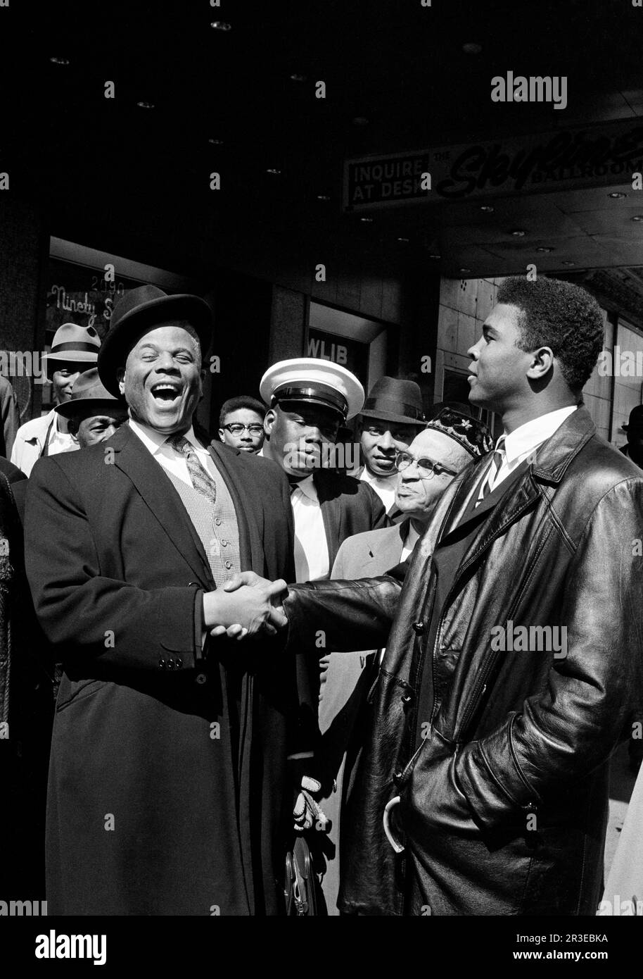 World heavyweight boxing champion Cassius Clay brings a laugh from Col ...