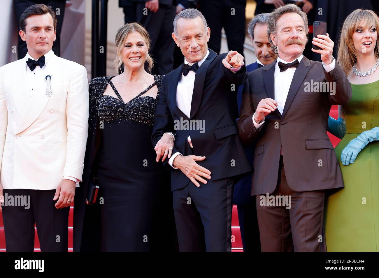 Rupert Friend, Rita Wilson, Tom Hanks, Bryan Cranston und Maya Hawke bei der Premiere des ...