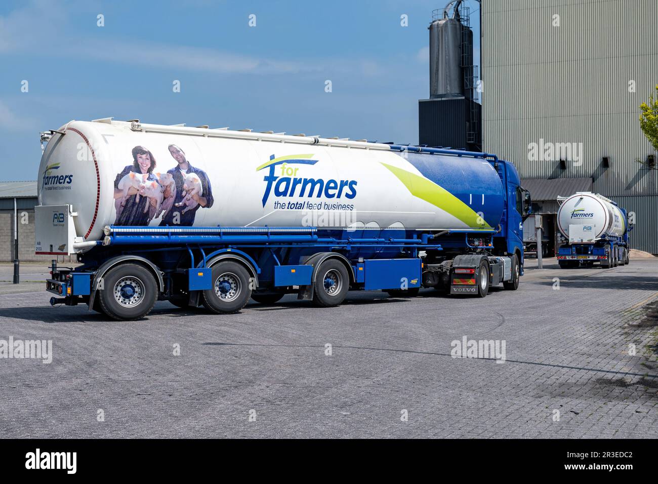 ForFarmers trucks with silo trailer at compound feed factory Stock ...