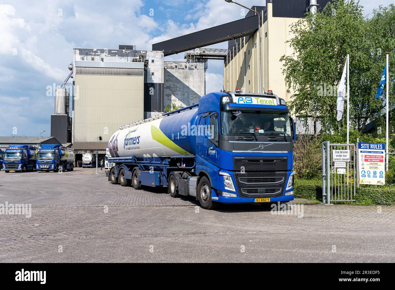 ForFarmers truck with silo trailer at compound feed factory Stock Photo ...
