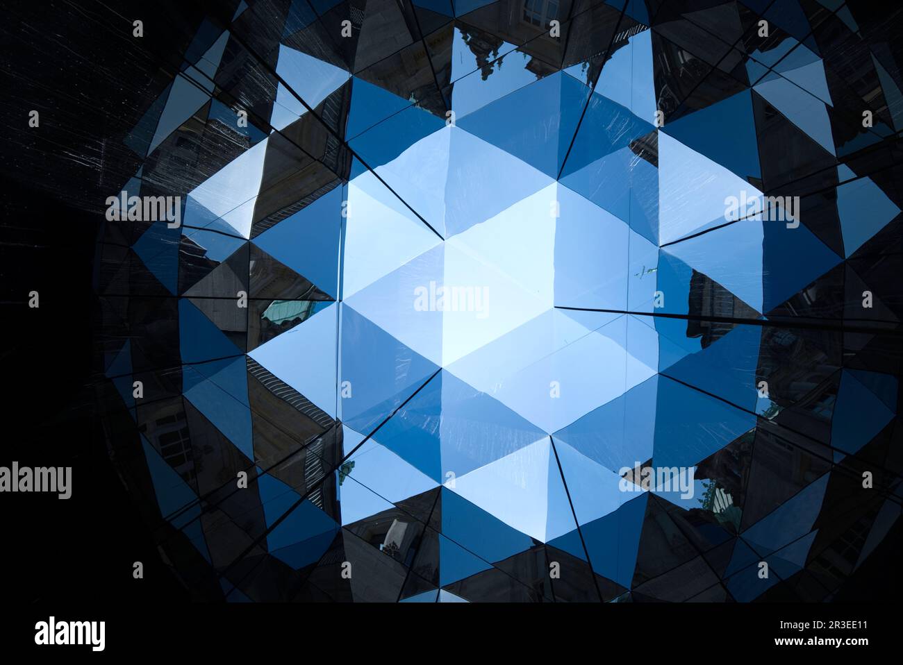 Prisma skulptur hi-res stock photography and images - Alamy