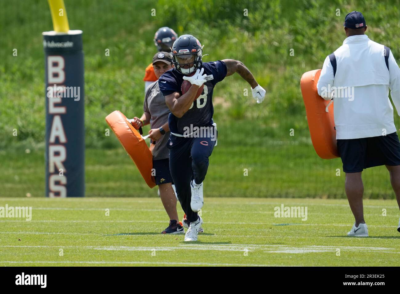 Chicago Bears wise receiver Thyrick Pitts works on the field during NFL ...