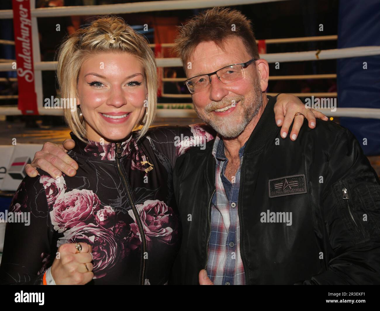 Boxer Nina Meinke with father and trainer Christian Meinke at the SES ...