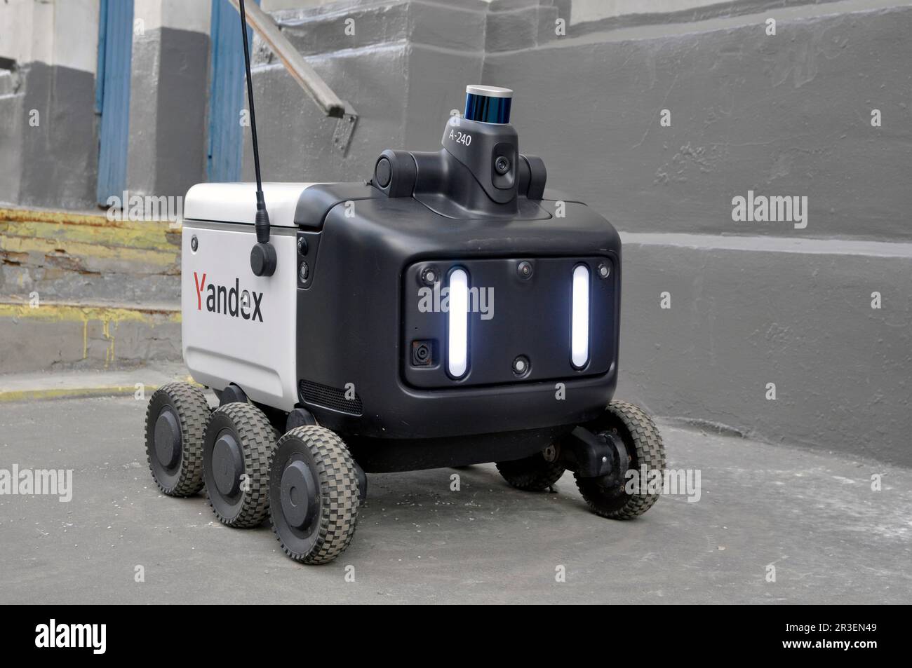 Unmanned Yandex courier robot for mail delivery Stock Photo - Alamy