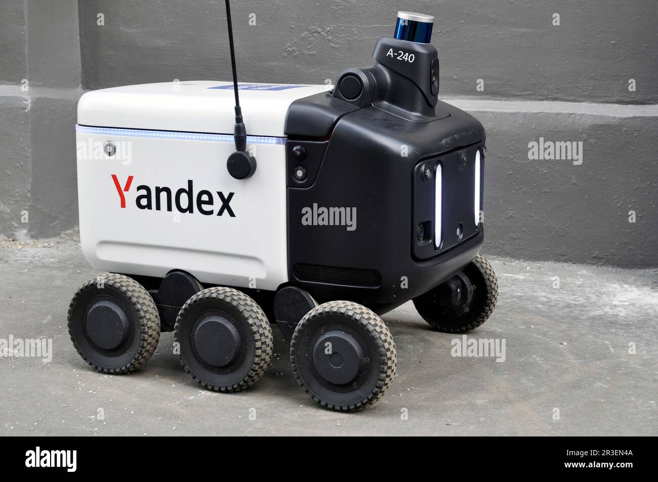 Unmanned Yandex courier robot for mail delivery Stock Photo - Alamy