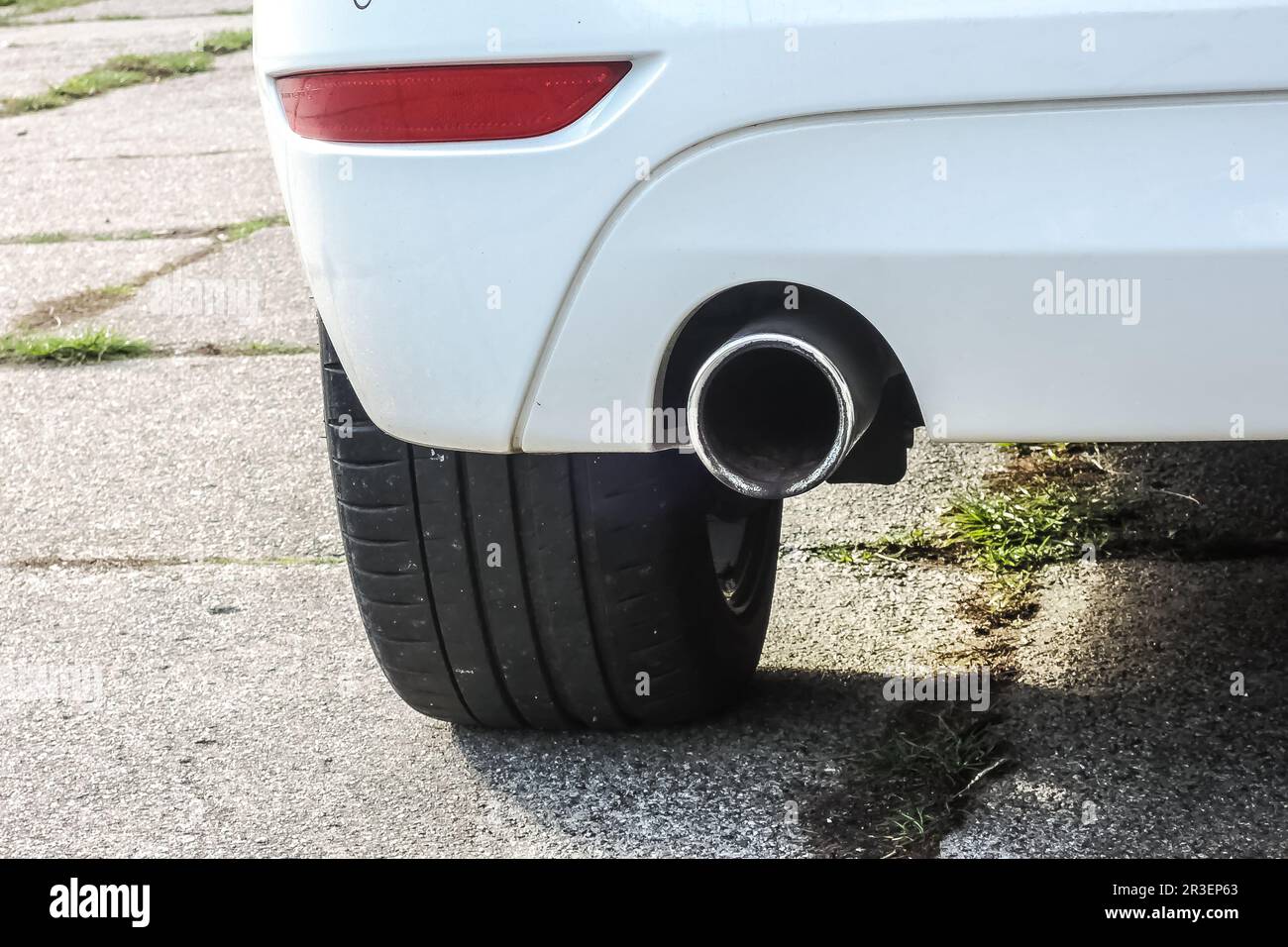 Internal combustion engine - passenger car - road traffic - pollution ...