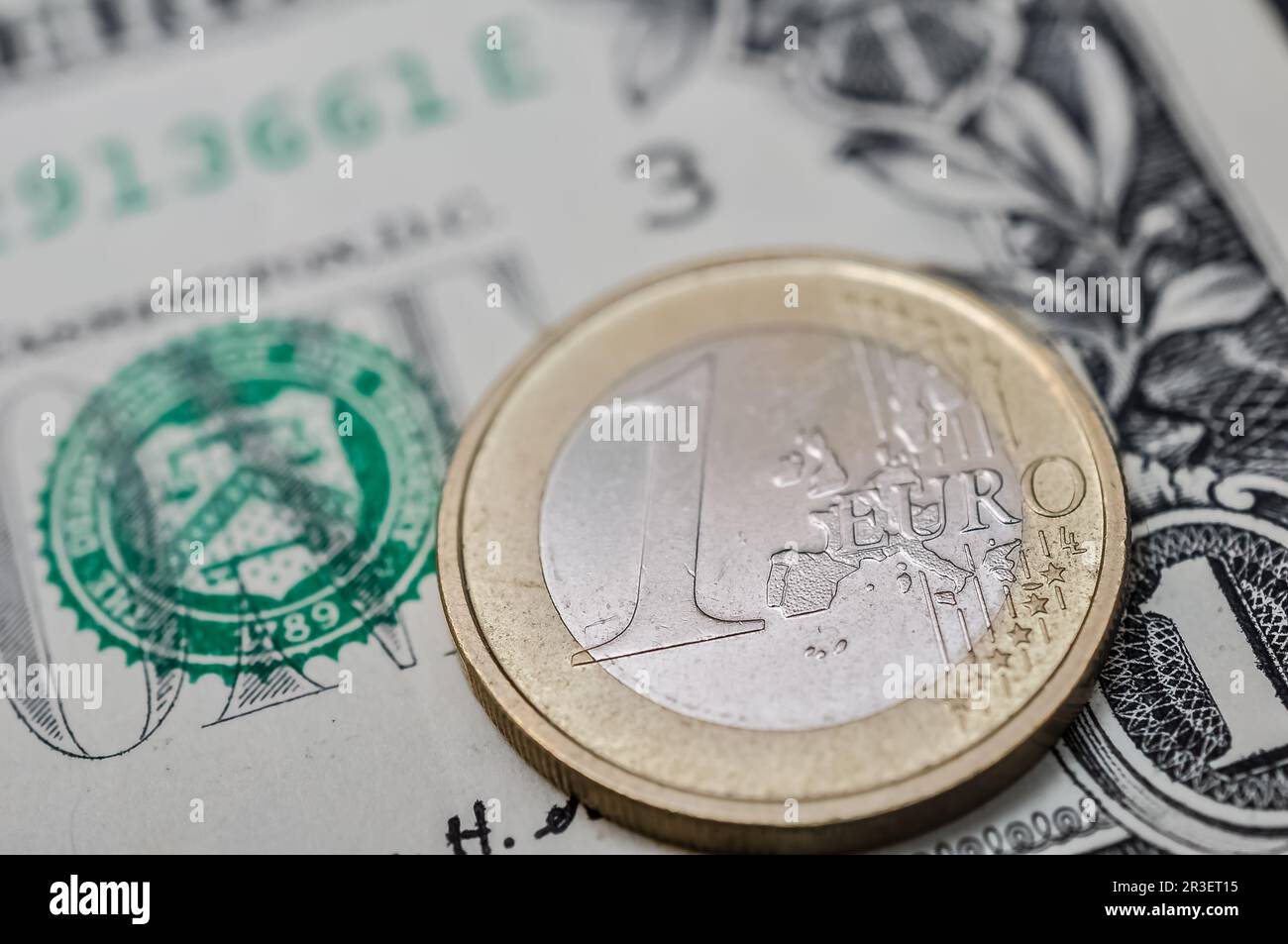 1 US Dollar Banknote and 1 Euro Stock Photo - Alamy