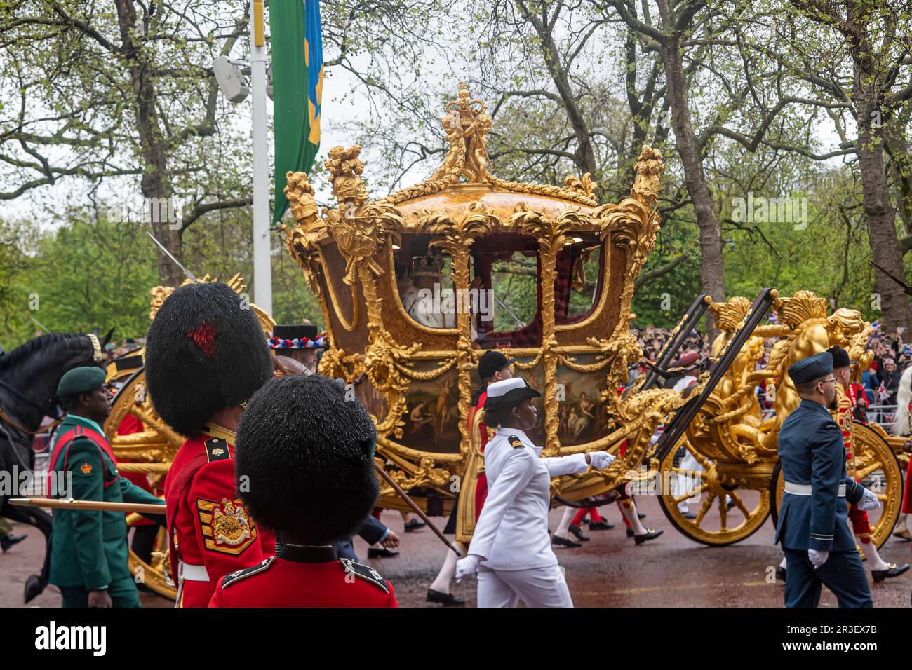 Gold state coach queen hi-res stock photography and images - Alamy