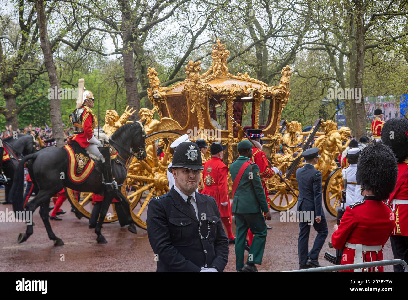 Coronation procession mall hi-res stock photography and images - Alamy