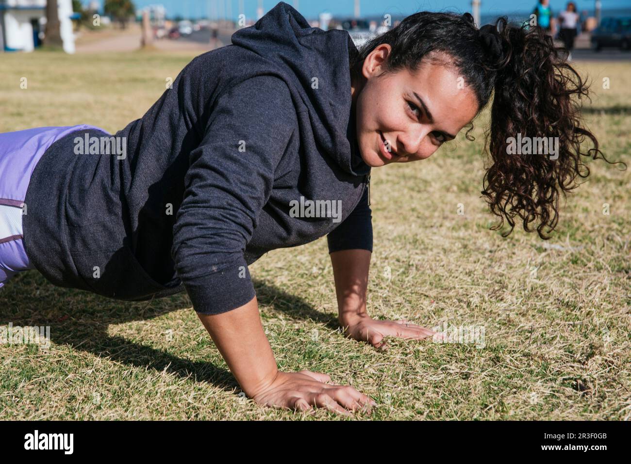 girl doing push-ups in the park Stock Photo - Alamy