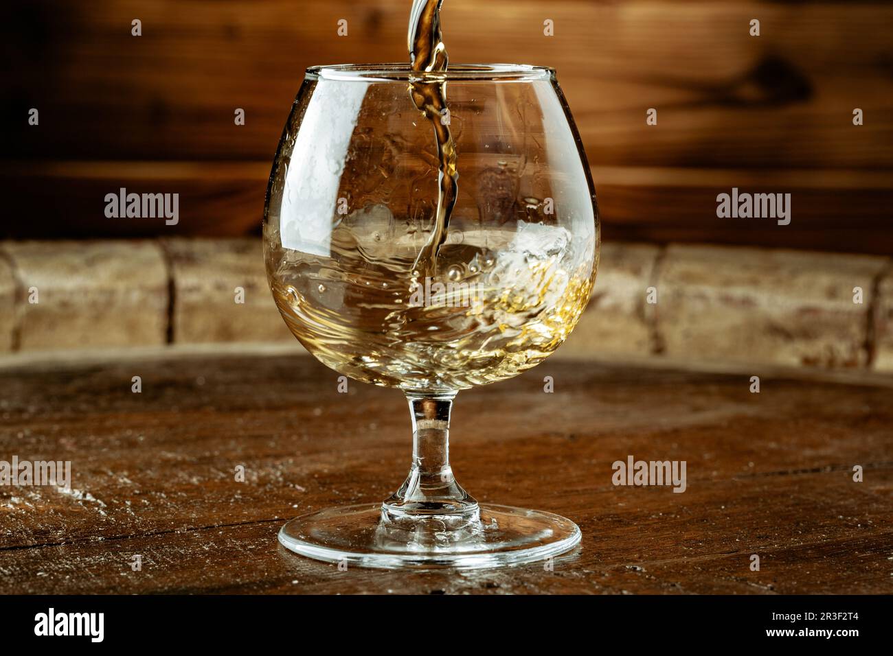 Whisky being poured glass hi-res stock photography and images - Alamy