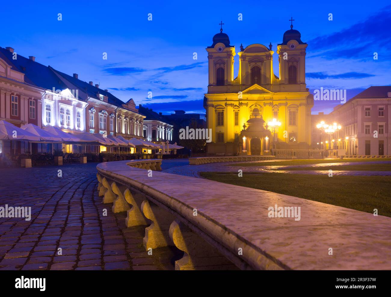 Timisoara by night hi-res stock photography and images - Alamy