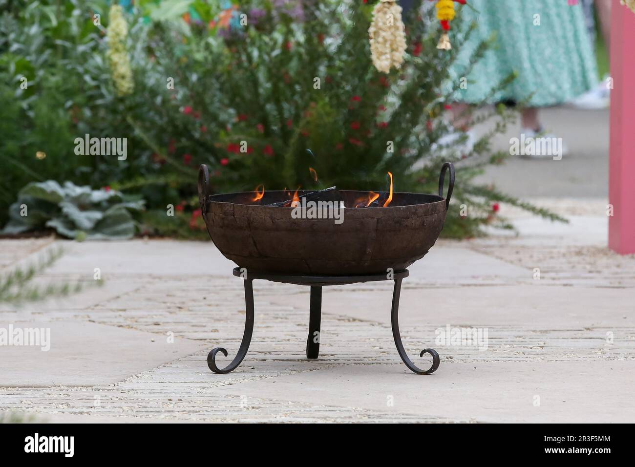 Hindu wedding fire hi-res stock photography and images - Alamy