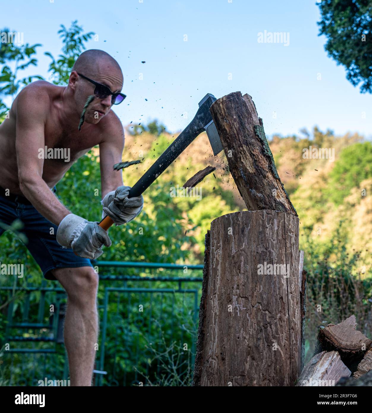 young man splitting wood Stock Photo - Alamy