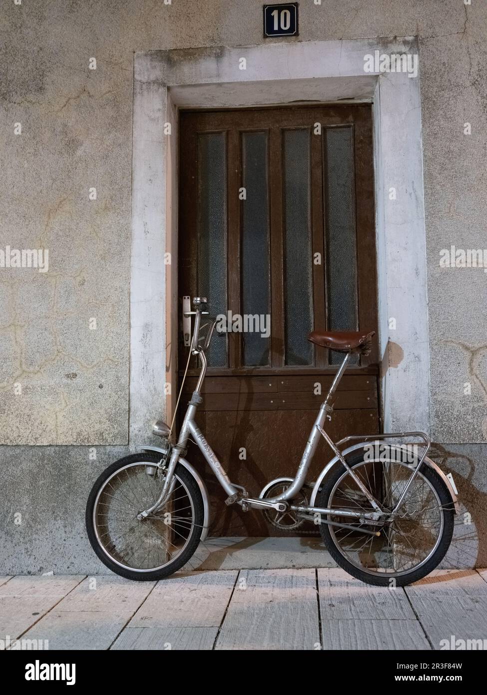Folding bicycle frame hi-res stock photography and images - Alamy