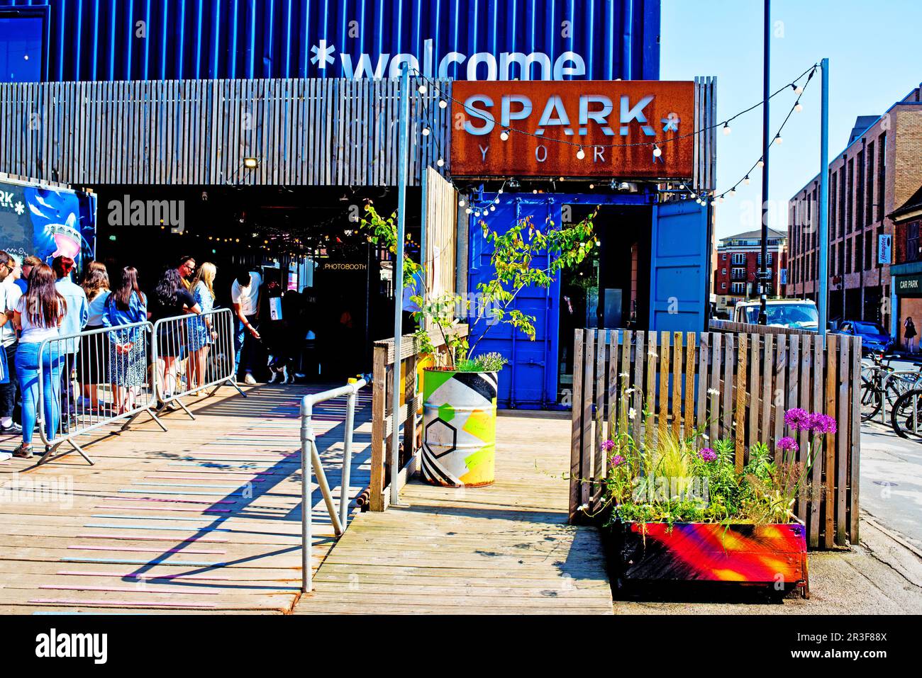 Spark containers shops hi-res stock photography and images - Alamy