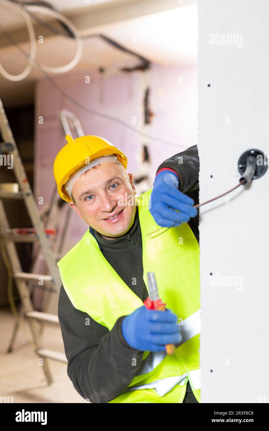 Repair man working on electric wires Stock Photo - Alamy