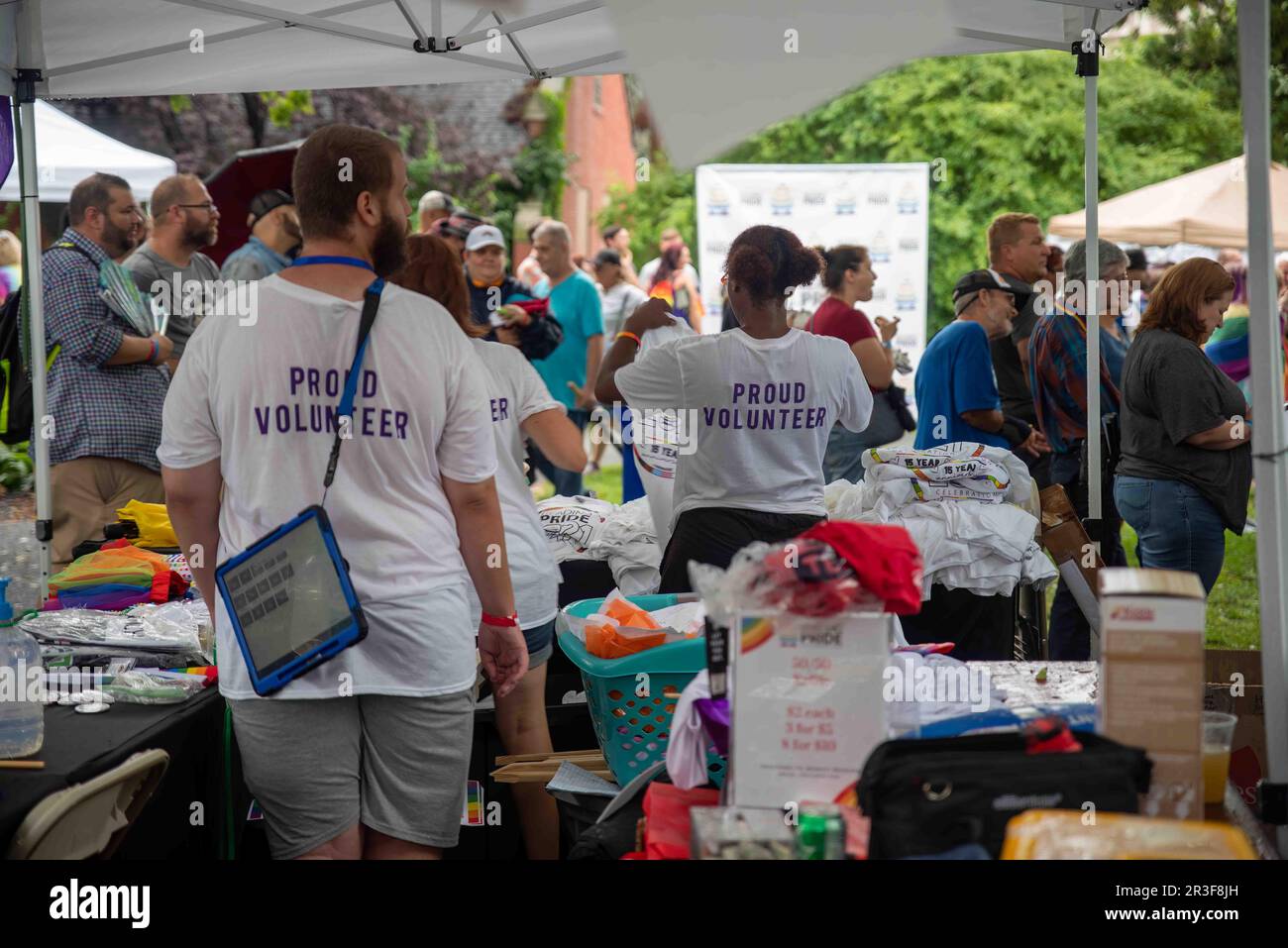 Group children in colorful shirts hi-res stock photography and images - Alamy