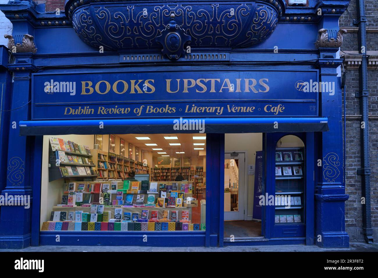 Old fashioned literary book store Stock Photo - Alamy