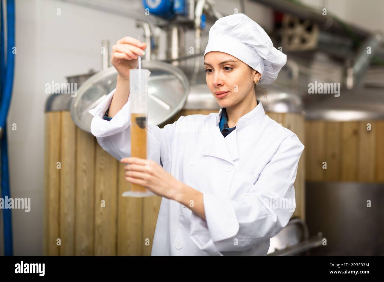 Brewer checks amount alcohol hi-res stock photography and images - Alamy