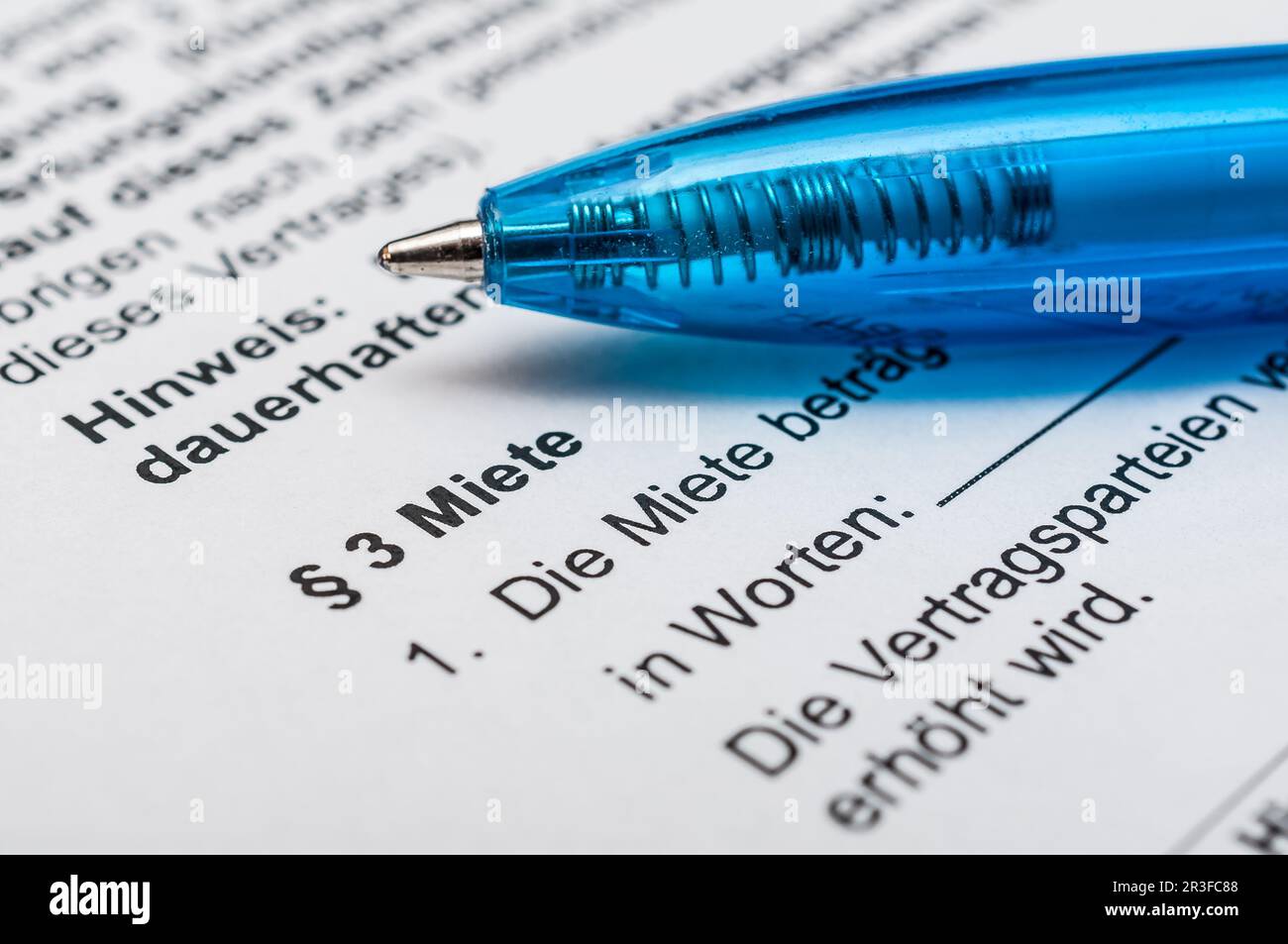 Sign rental agreement Stock Photo - Alamy