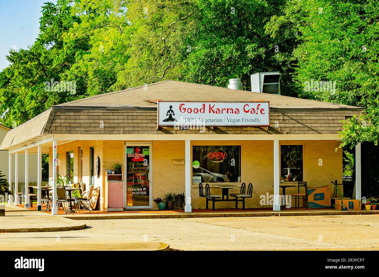 Good karma cafe hi-res stock photography and images - Alamy