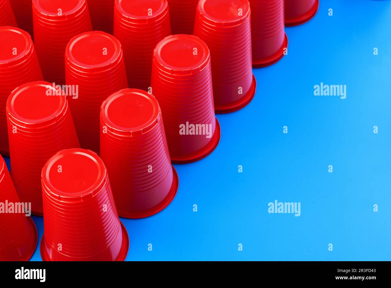 Red solo cups party hi-res stock photography and images - Alamy