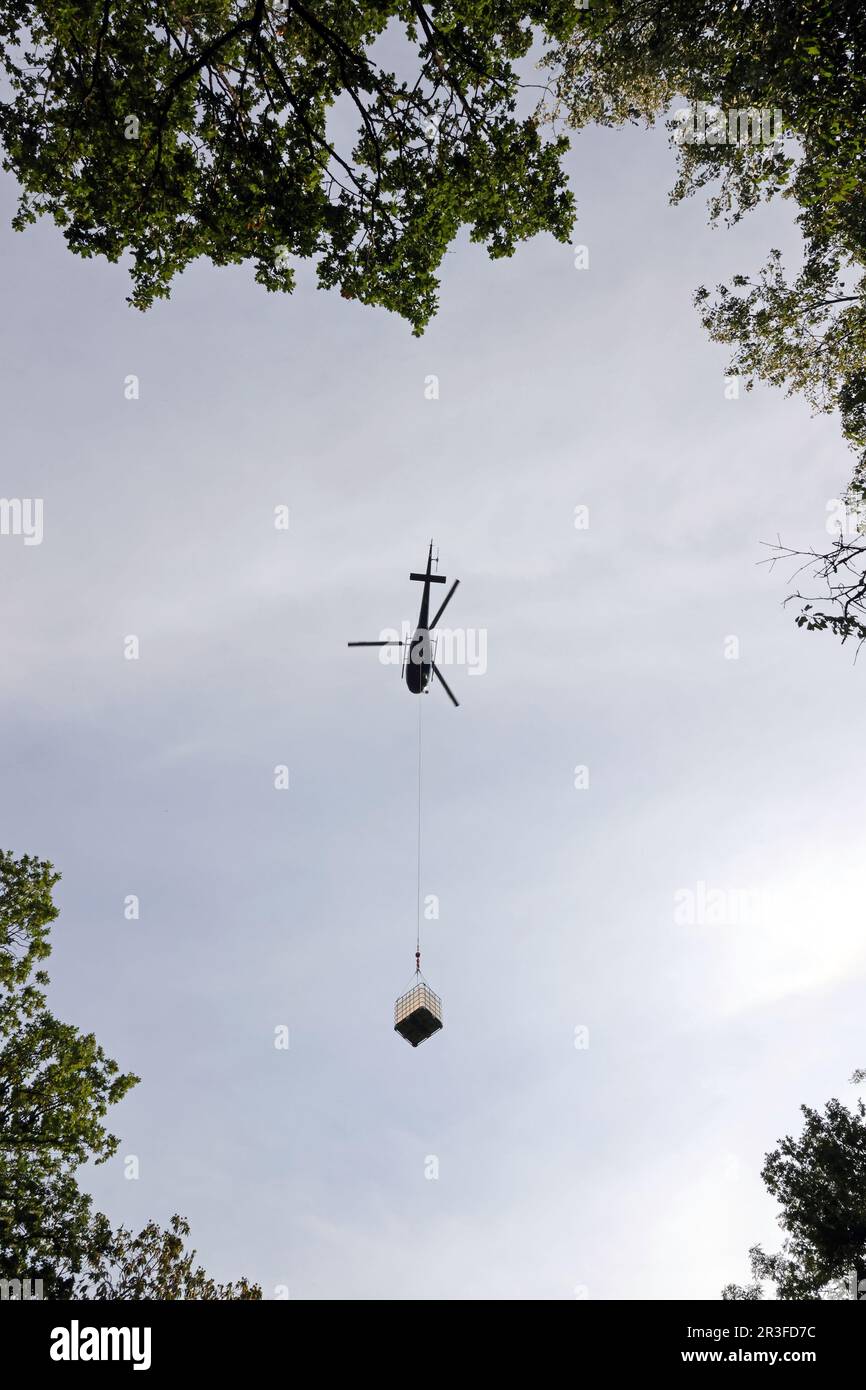 Helicopter cargo flight Stock Photo - Alamy