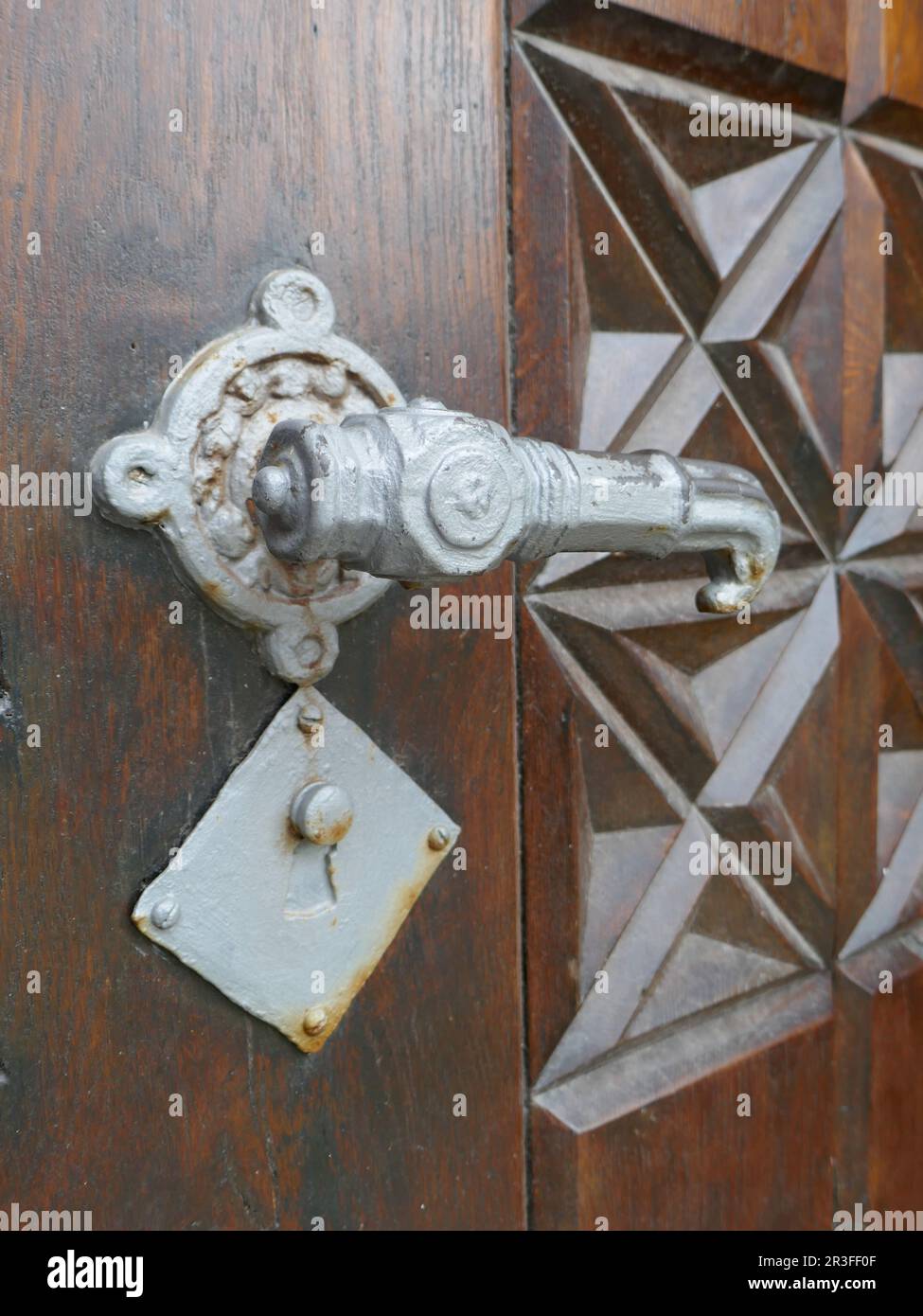 Old door handle Stock Photo - Alamy