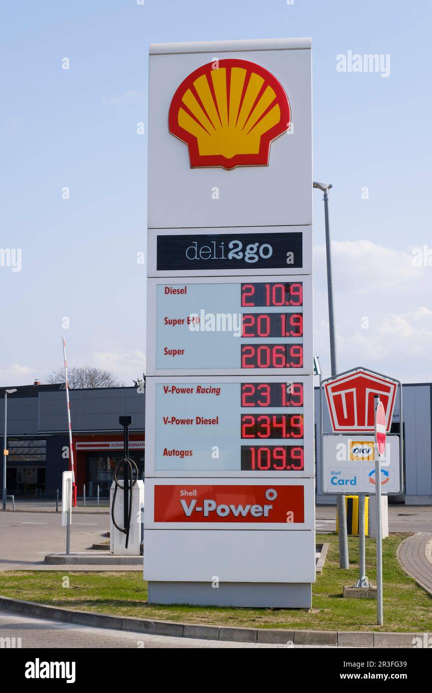 Petrol station price tag hi-res stock photography and images - Alamy