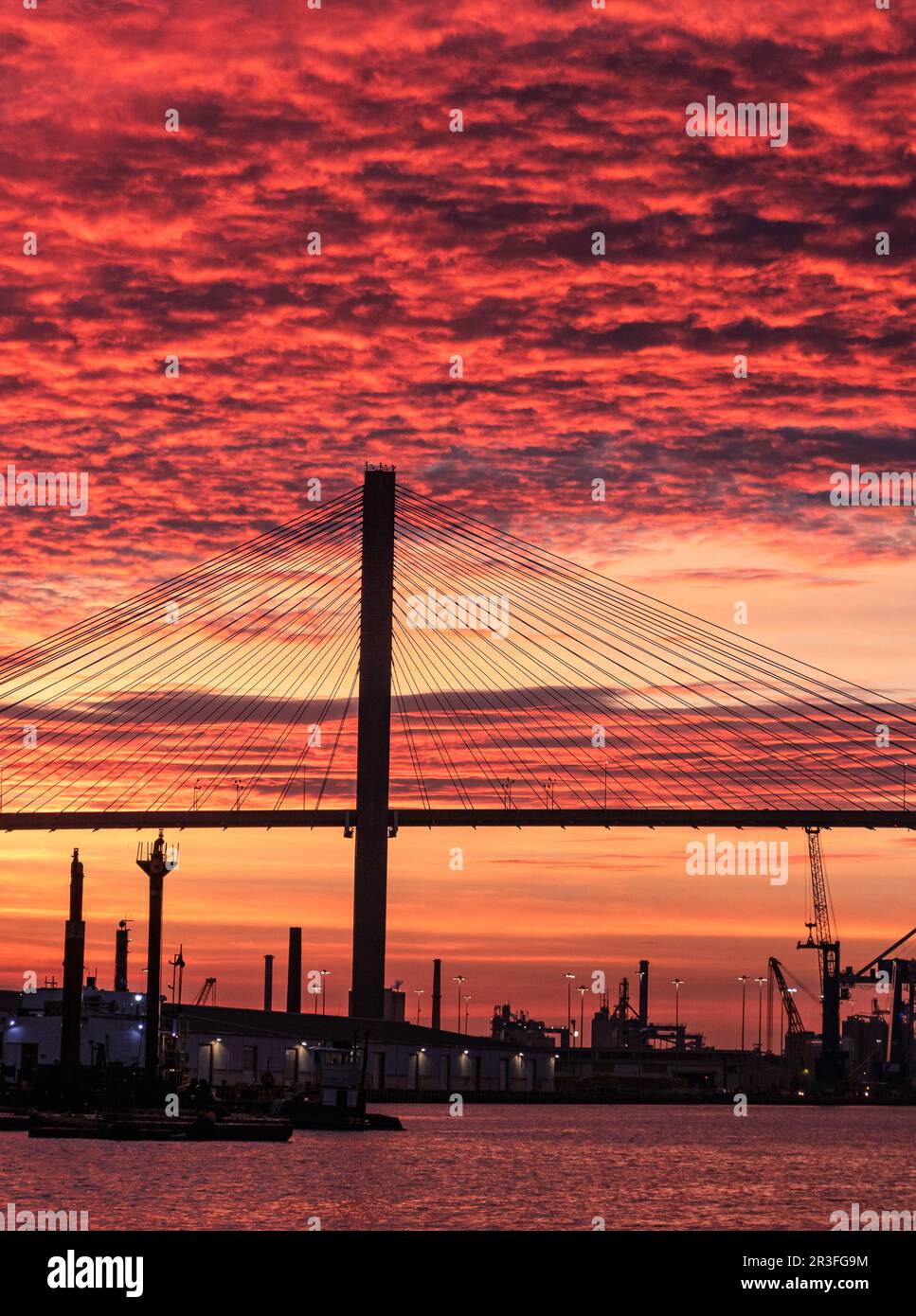 Purple sky memorial hi-res stock photography and images - Alamy