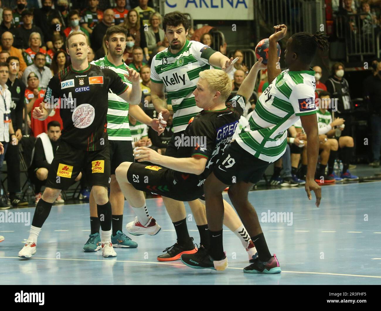 Magnus Saugstrup (SCM) and Mamadou Gassama Cissokho (SCP) Handball EHF ...