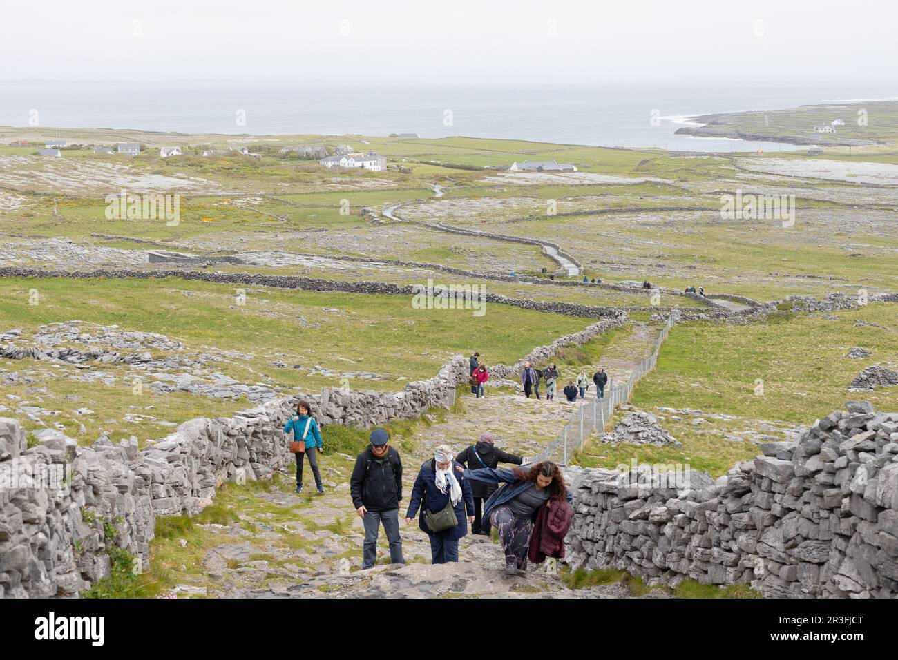 People hiking up hi-res stock photography and images - Alamy