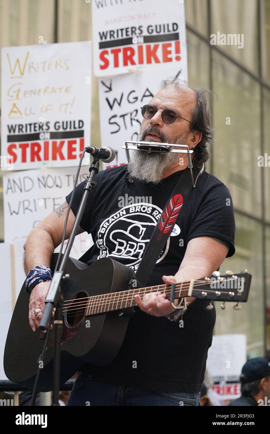 Nbcuniversal offices at 30 rock hi-res stock photography and images - Alamy