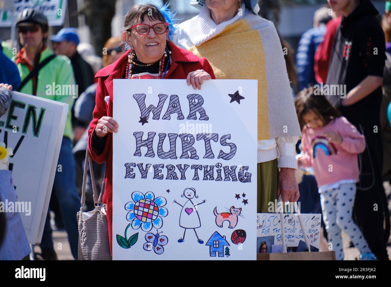 War hurts hi-res stock photography and images - Alamy
