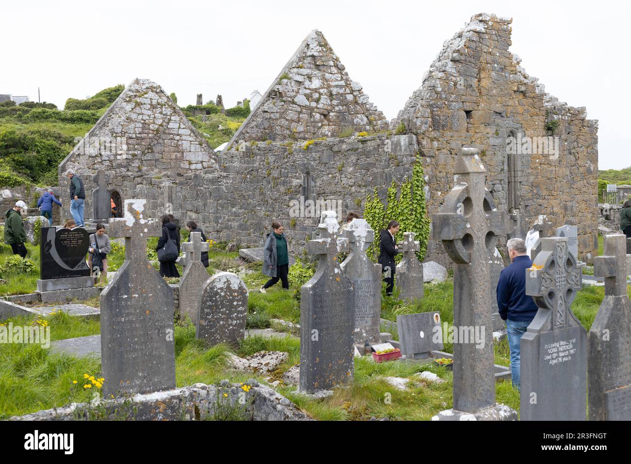 People wandering around ruins hi-res stock photography and images - Alamy