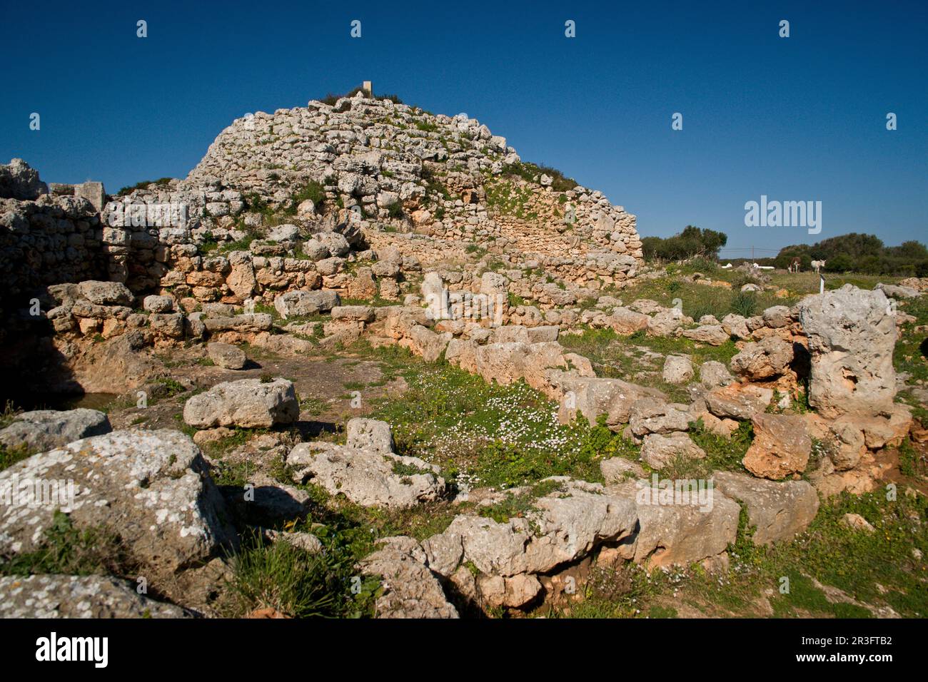 Santuario y Talayot Son Na Caçana, siglo X antes de Cristo. Alaior ...