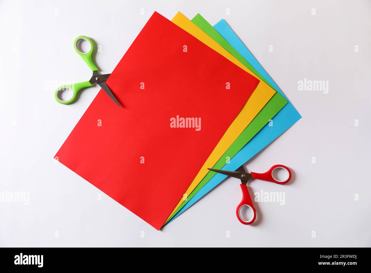 Scissors and color sheets of paper on white background, flat lay Stock ...