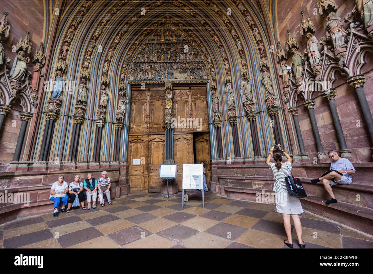 esculturas de finales del siglo XIII,Catedral de Friburgo ,construida ...